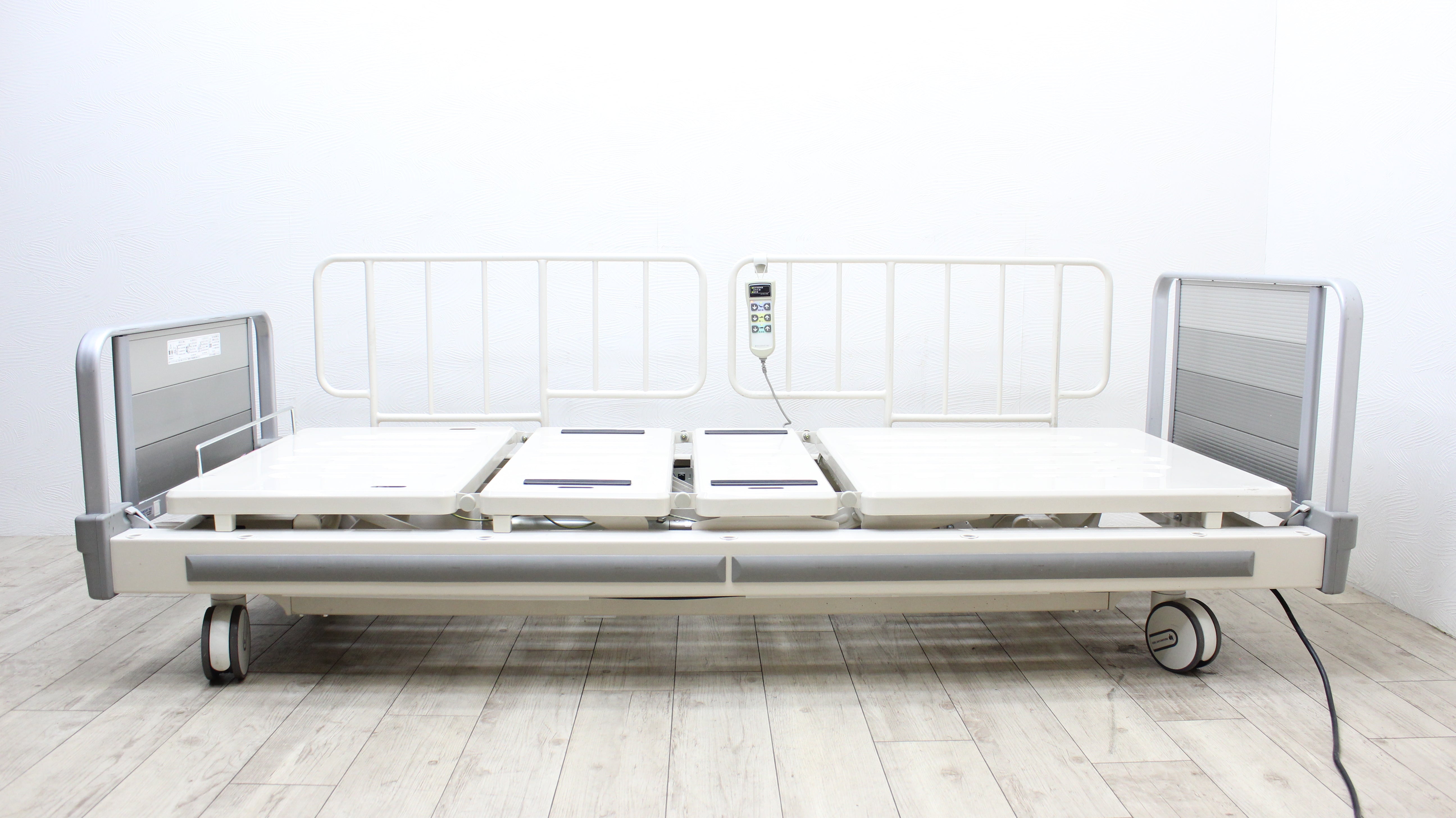 【法人限定】（中古）パラマウントベッド KA-235 3モーター 双輪キャスター（セントラルロック仕様） – 介護ベッド.shop